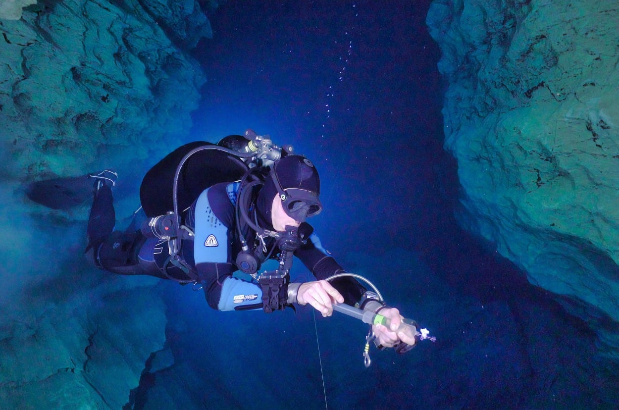 Espeleobuceo, todo sobre la exploración de las cuevas subacuáticas ...